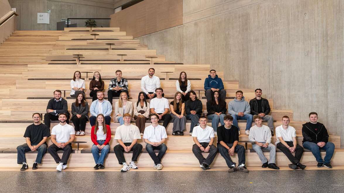 Zum neuen Ausbildungsjahr begrüßt DACHSER deutschlandweit 691 junge ...